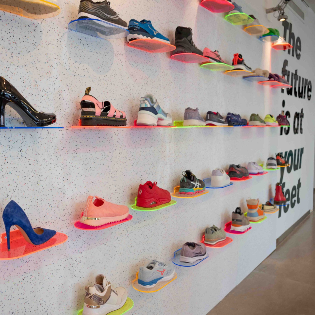 Versato Pebbles: From old shoes to unique design panels